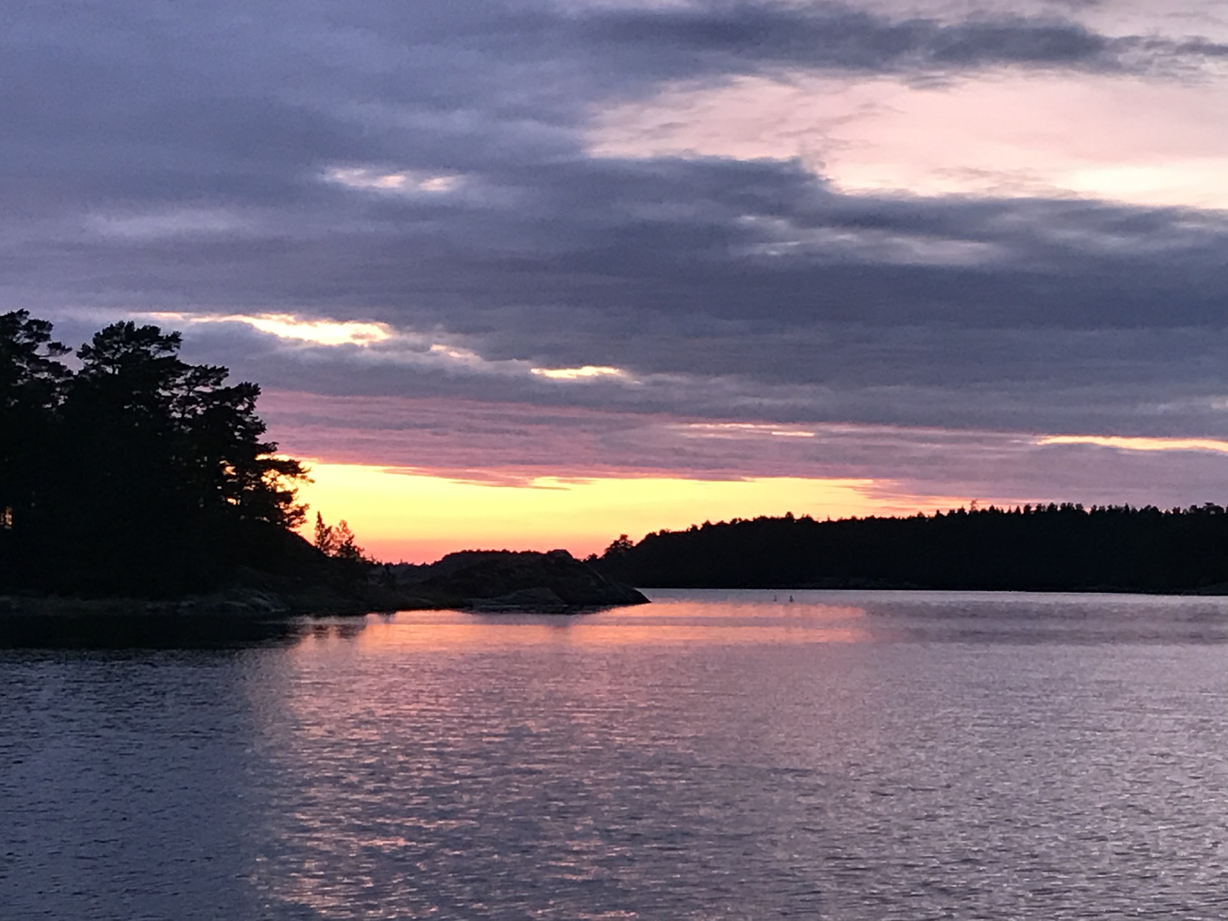 Auringonlasku saaristossa | ET